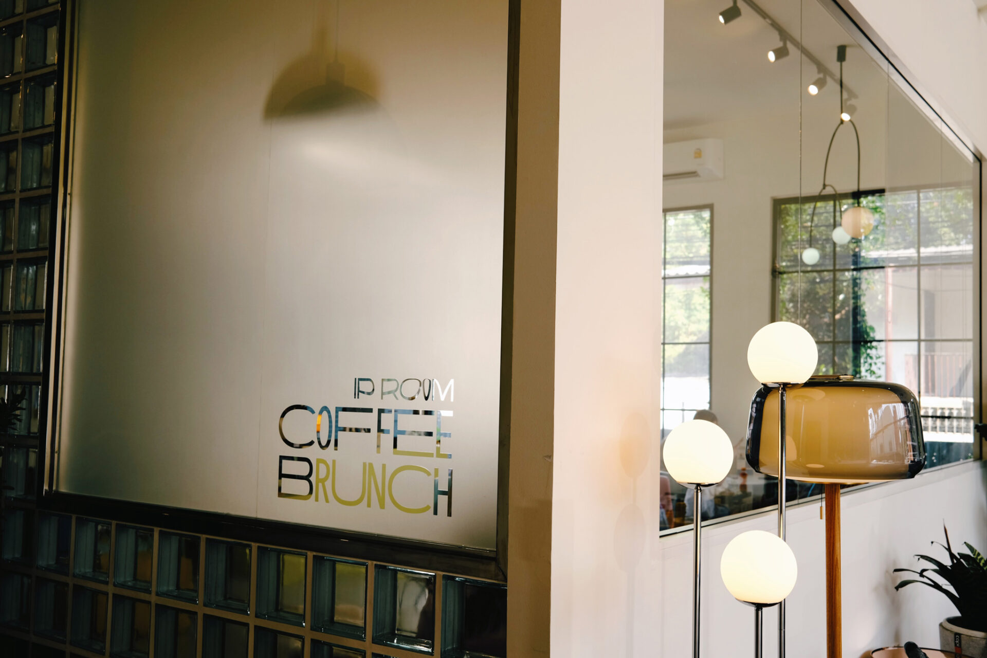 Cafe Hopping - IP ROOM CAFE | COFFEE BRUNCH